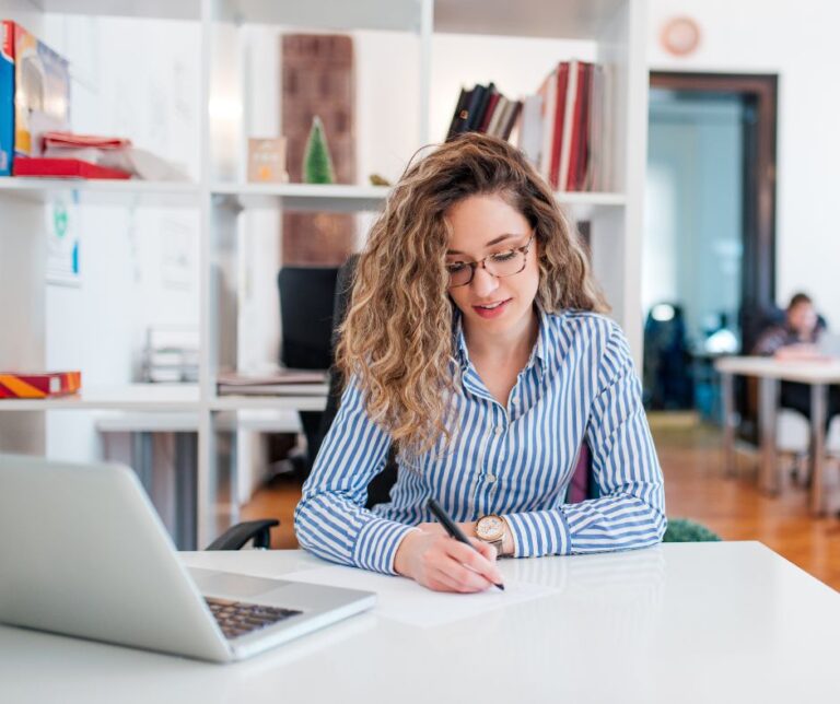 3 Reasons the Administrative Assistant Job Description is so Broad ...